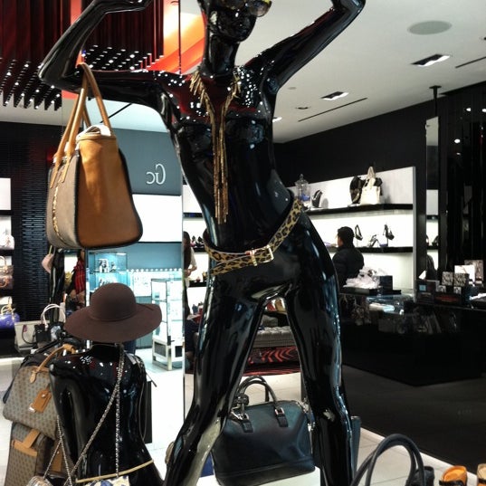 GUESS - Clothing Store