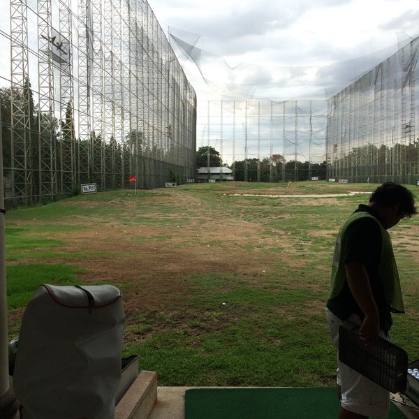 Par 3 Masters Golf Club - Golf Driving Range in จตุจักร