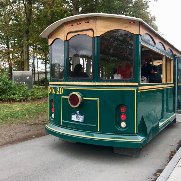 Niagara Scenic Trolley - Train in Niagara Falls