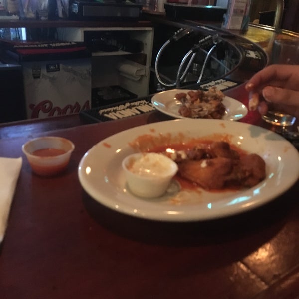 Side Street Bar & Grill - Bar