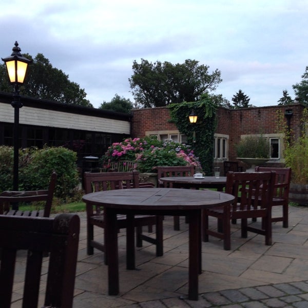 Gatwick Manor - Pub in Crawley