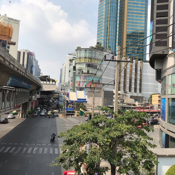 Interchange 21 (อินเตอร์เชนจ์ 21) - Building in วัฒนา