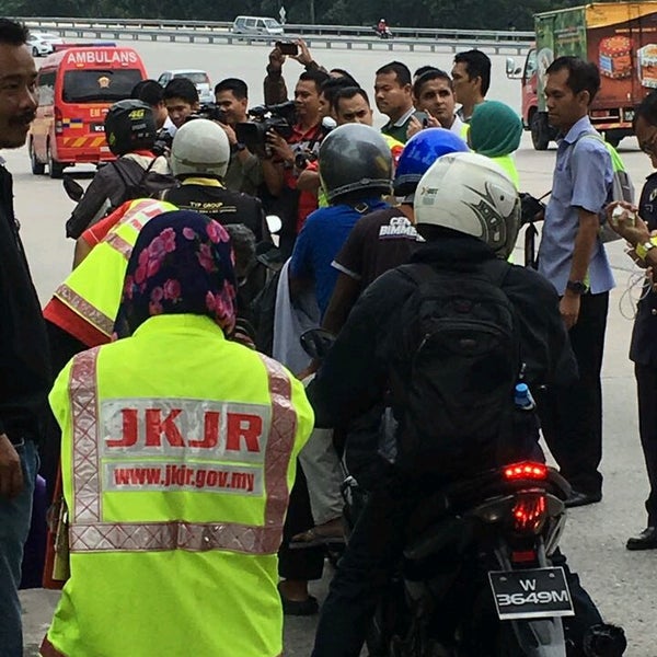 PLAZA TOL GRAND SAGA, BATU 11 - Road