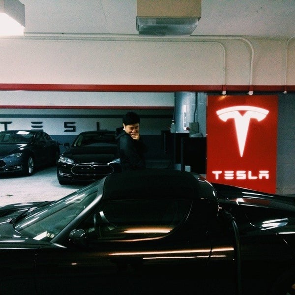 Tesla Charge Pit at Bellevue Square - Bellevue Square - 0 tips