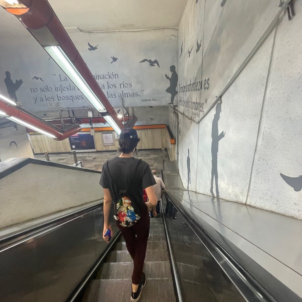 Metro Mixcoac (Líneas 7 y 12) - Metro Station in Benito Juárez