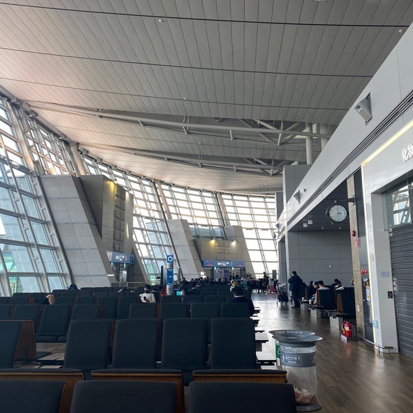 Gate 7 - Airport Gate