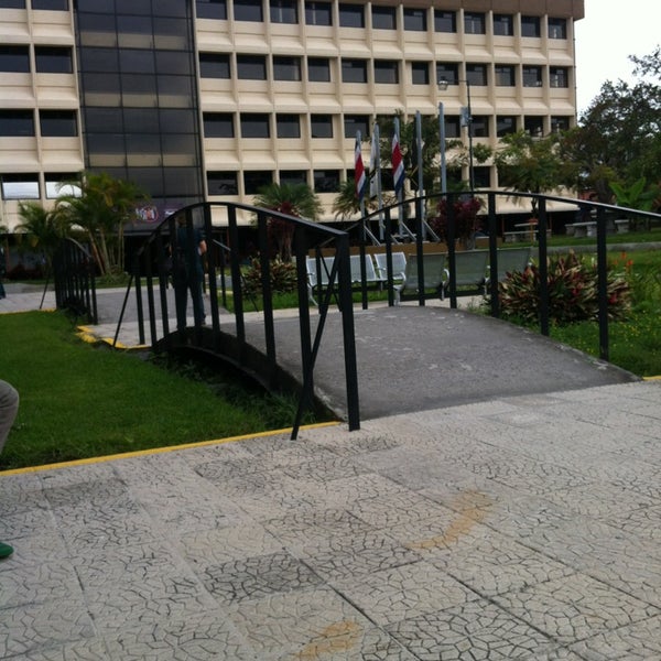 Universidad Internacional de las Américas (UIA) - Barrio Aranjuez