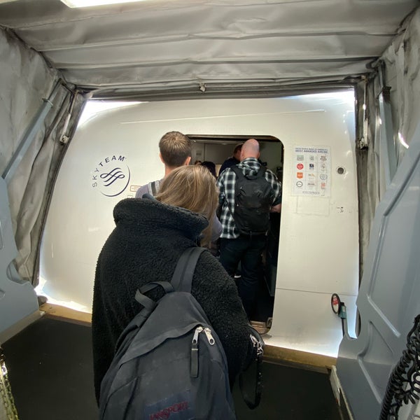 Gate B32 - Jamaica - Terminal 4, Concourse B