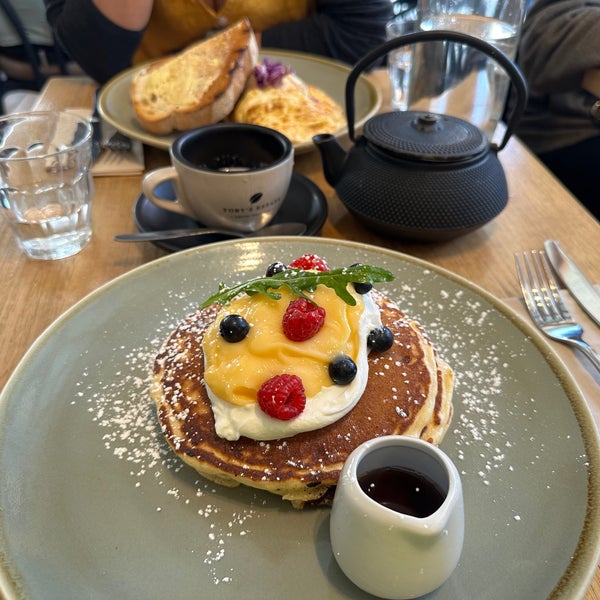 Envy Cafe & Gallery - 109 Smith St