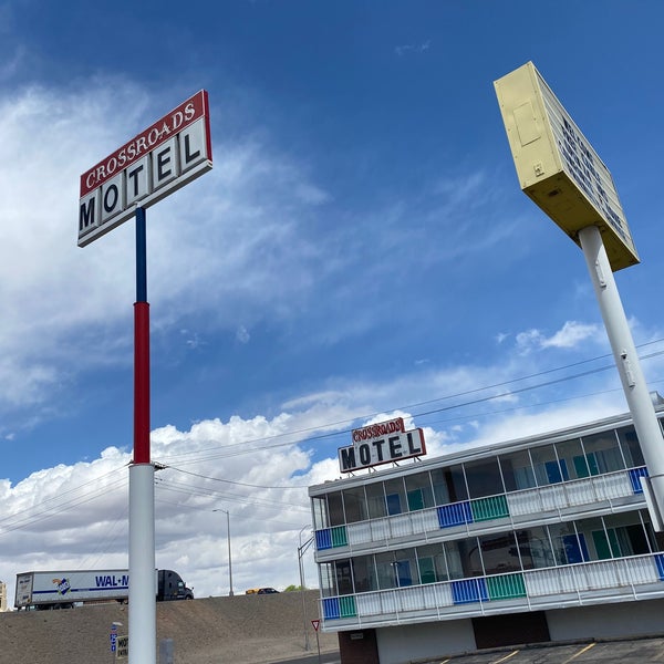 Crossroads Motel - 2 tips