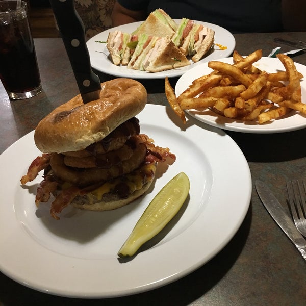 AVIA Family Dining - Village of Holly Downtown - Holly, MI