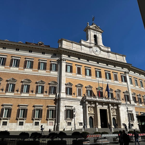 Piazza di Montecitorio - Plaza in Roma