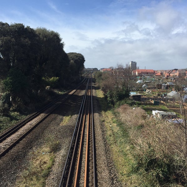 West Worthing Railway Station (WWO) - Rail Station in Worthing