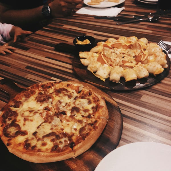 Pizza Hut - Pizzeria in Batu Berendam