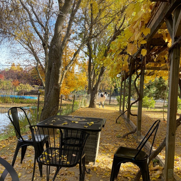 Flower Farm Coffee Shop - Café in Loomis