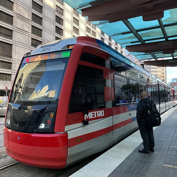 METRORail Dryden / TMC (Northbound) Station - Fannin St