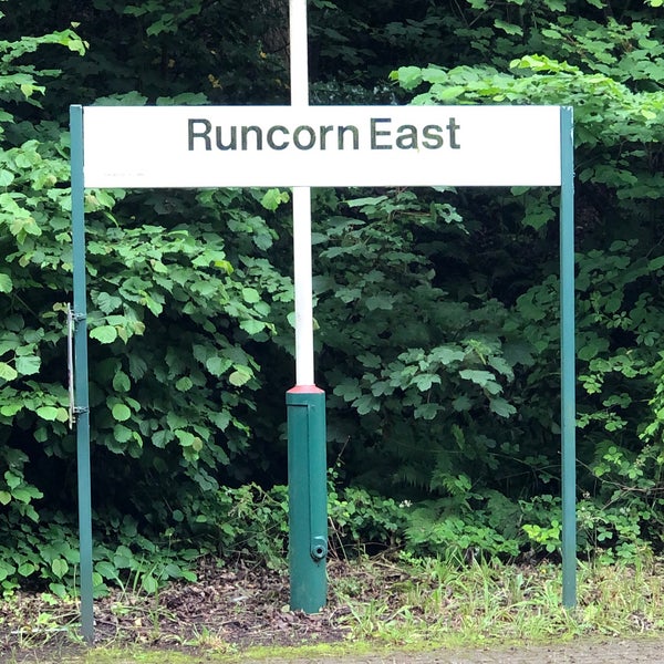 Runcorn East Railway Station (RUE) - Rail Station in Runcorn