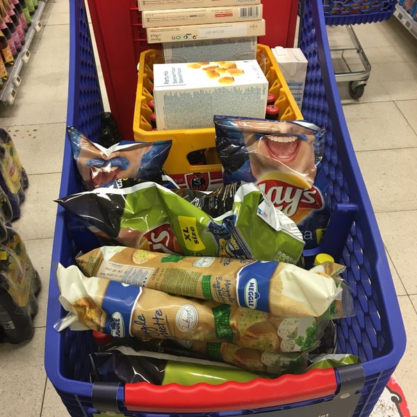 Carrefour hypermarkt - Big Box Store