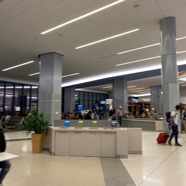 Gate E4 - San Francisco International Airport - 2 tips
