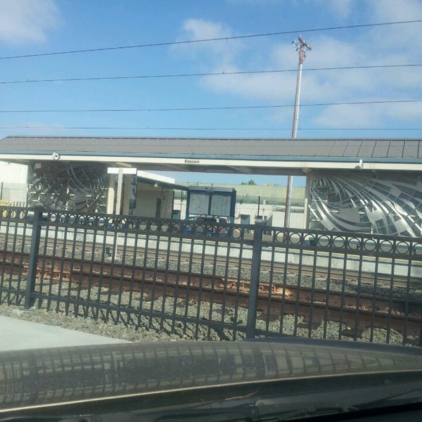 VTA Bascom Light Rail Station - Light Rail Station in Del Mar