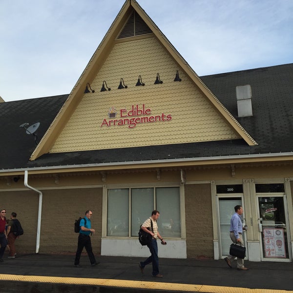 Metra - Geneva Station - Rail Station in Geneva