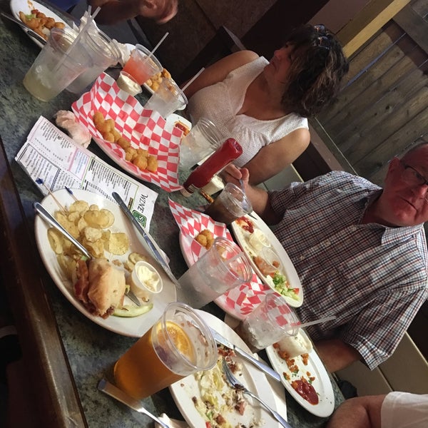 State Street Grille - 221 E State St