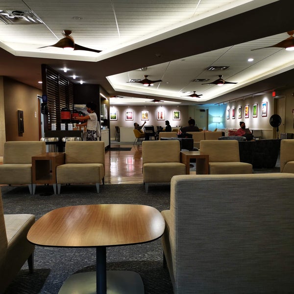 Hawaiian Airlines Premier Club - Airport Lounge in Honolulu