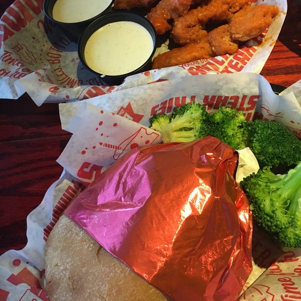 Red Robin Clucks And Fries