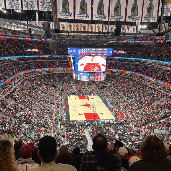 Chicago Bulls Locker Room - Near West Side - United Center