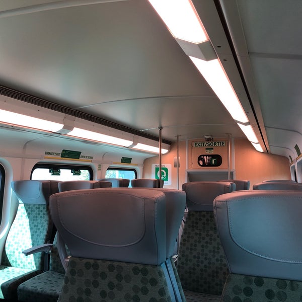 Rutherford GO Station - Rail Station in Maple