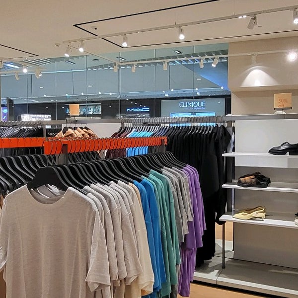 COS - Clothing Store