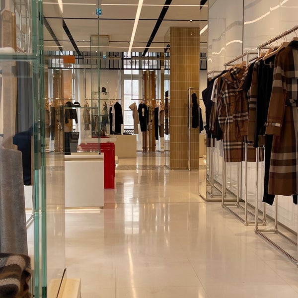 Burberry - Boutique in Paris