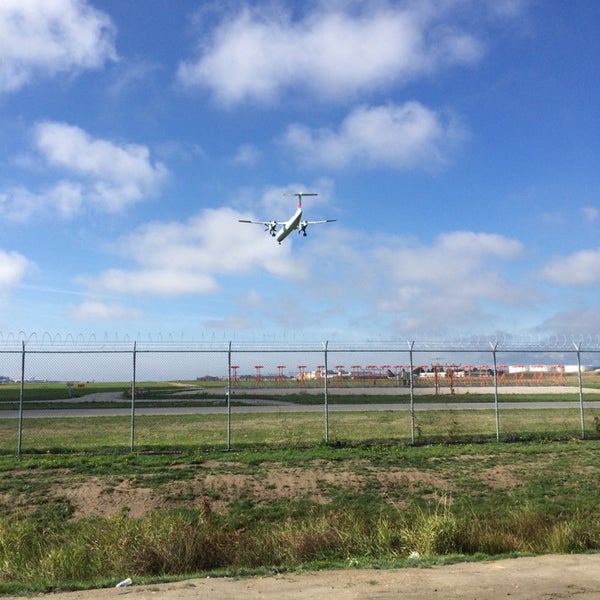 YVR Runway 26R Spotting Area - Sea Island - 6 tips