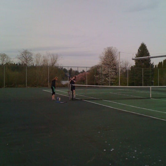 Phantom Lake Pool And Tennis - Phantom Lake - 15700-15748 SE 24th St