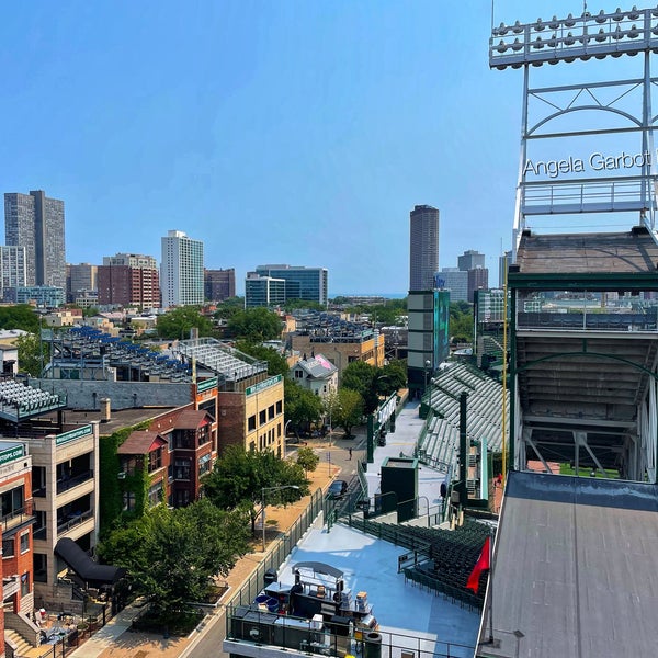 Chicago Cubs Administrative Offices - Wrigleyville - 0 tips
