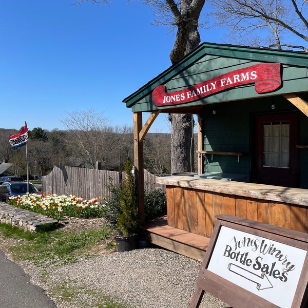 Jones Family Farms - Farm in Shelton