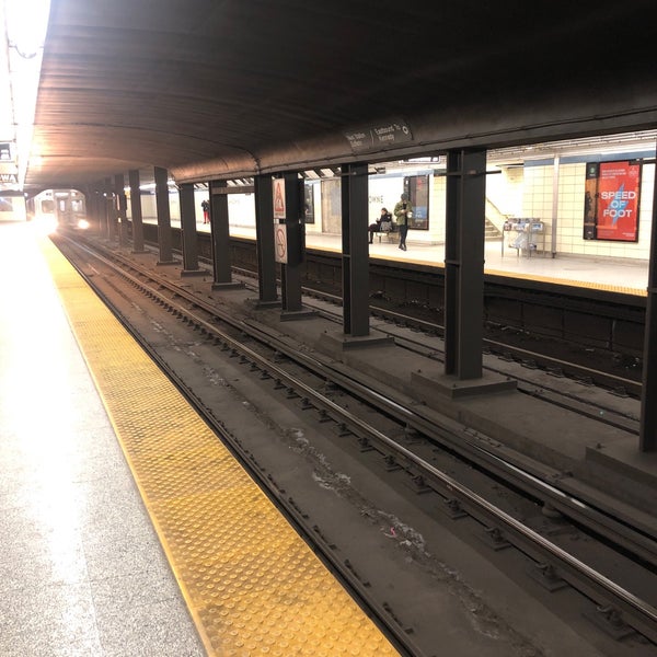 Lansdowne Subway Station - Metro Station