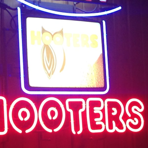 Photos at Hooters - Castleton - 23 tips from 1853 visitors