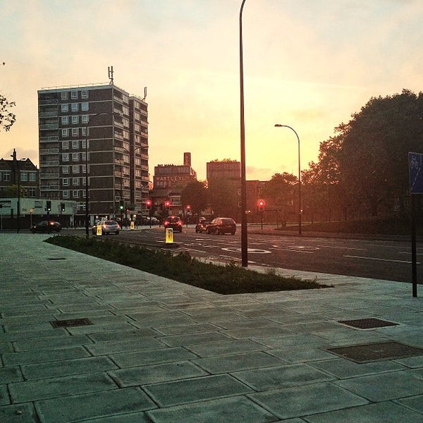 New Kent Road, Bricklayers Arms Bus Stop BS - Elephant and Castle ...