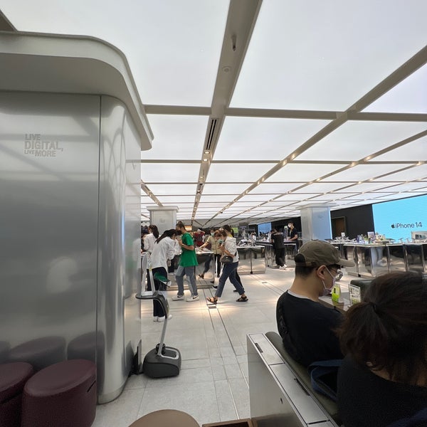 AIS Flagship Store (เอไอเอส แฟล็กชิพ สโตร์) - 19 tips