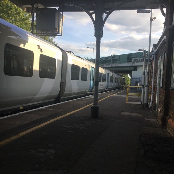 Hackbridge Railway Station (HCB) - Rail Station