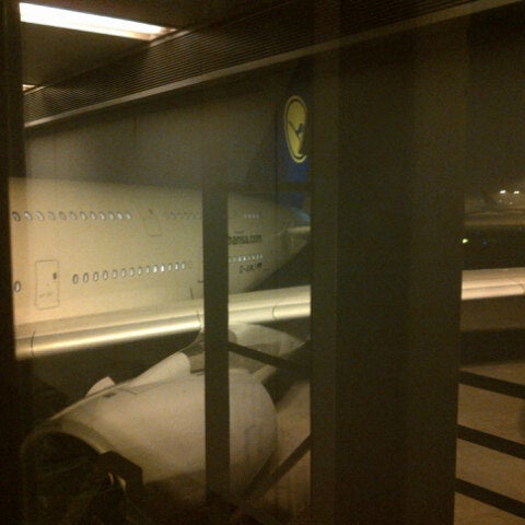 Photos at Lufthansa Flight LH 779 - Plane in Singapore