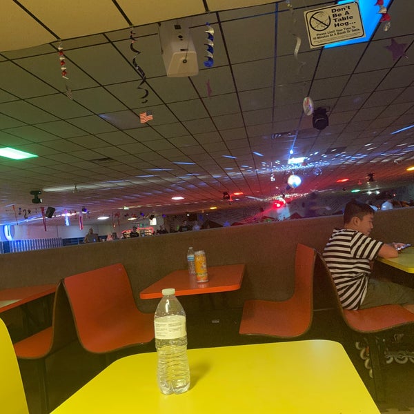 Coachlite Skate Center - Roselle, IL