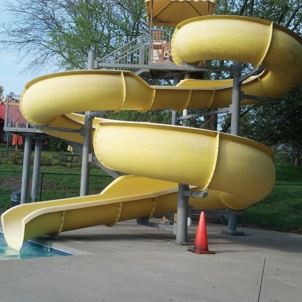 Jellystone Park Pool - 2 visitors