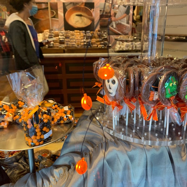 Harbor Candy Shop - 248 Main St