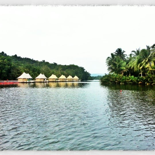 4 Rivers Floating Lodge