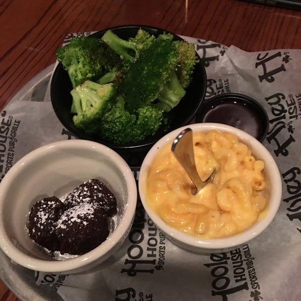 Hooley House Sports Pub & Grille - Sports Bar