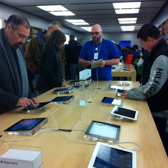 Photos at Apple Providence Place - Electronics Store in Downtown Providence