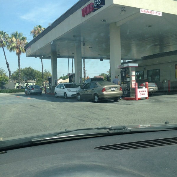 Vons Gas Station - Traffic Circle - Long Beach, CA