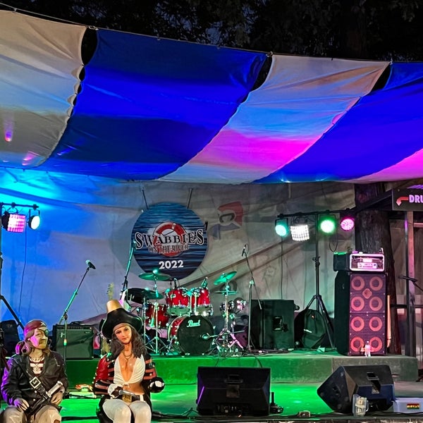 Swabbies Restaurant & Bar - American Restaurant in Sacramento